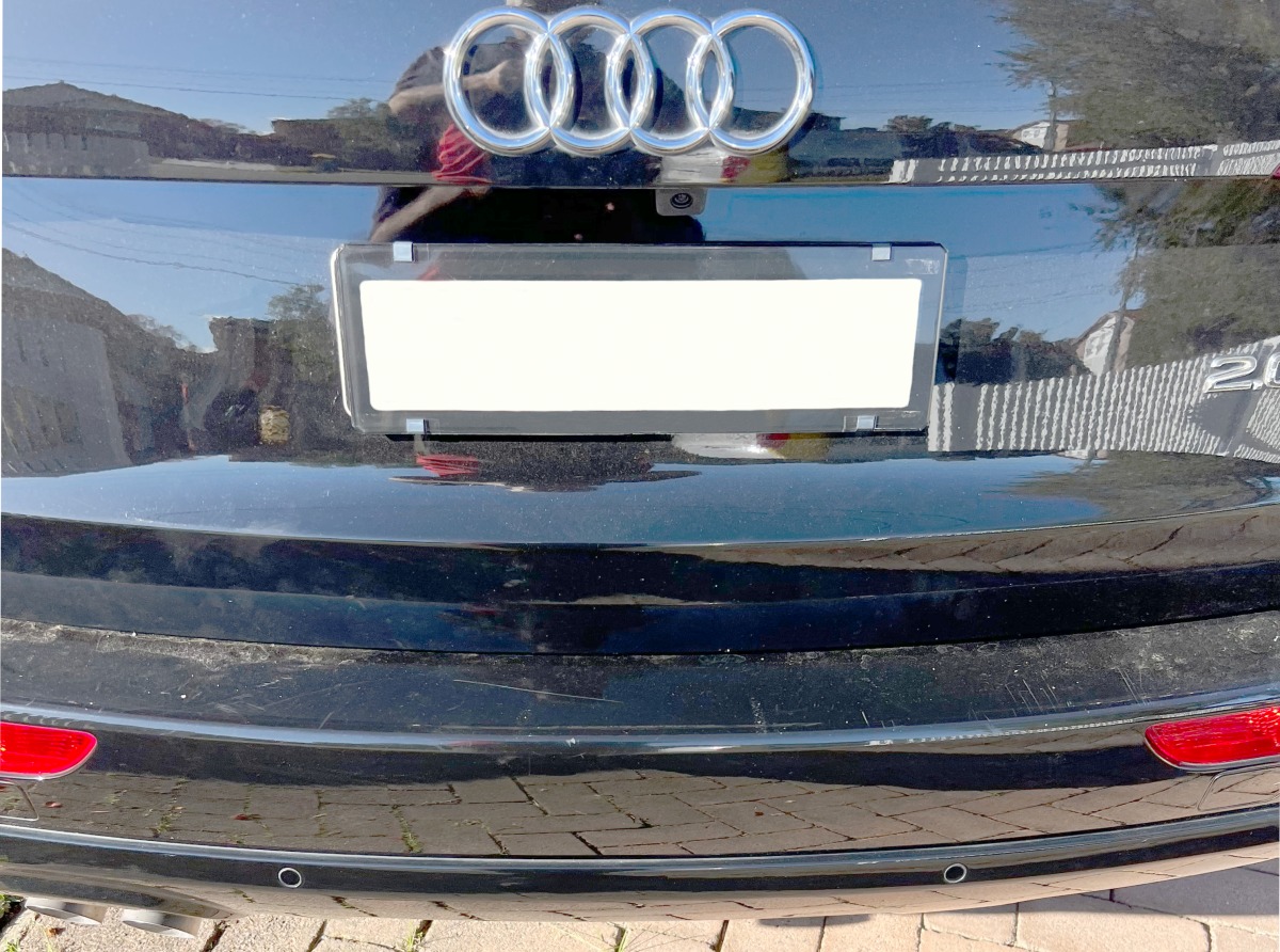 Q5 2012 Integrated Reverse Camera | Creative Installations