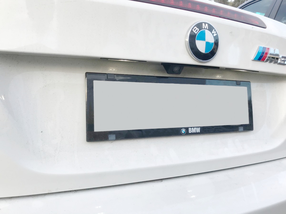 335i 2011 Integrated Reverse Camera | Creative Installations