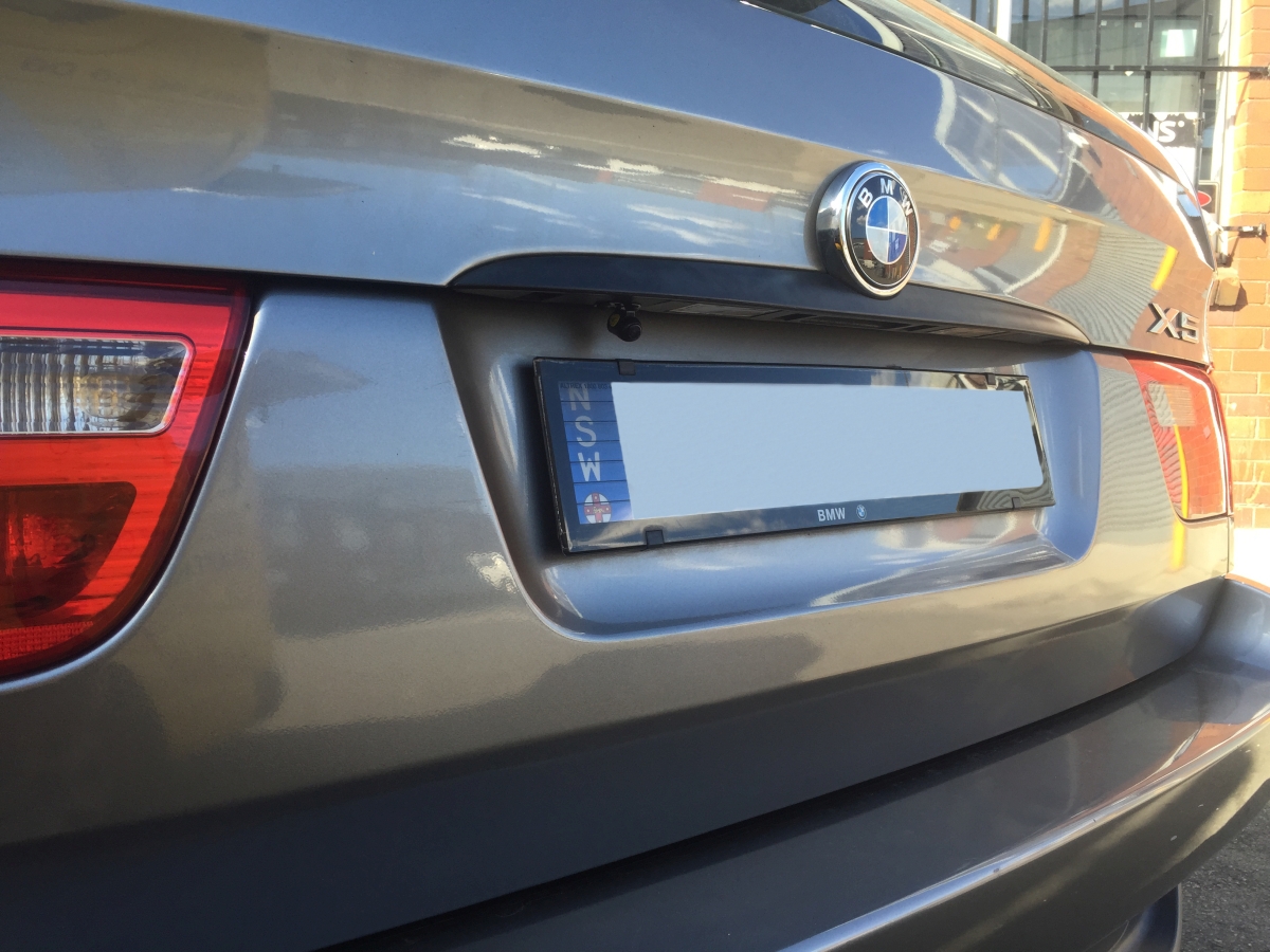 X5 2009 Reverse Camera | Creative Installations