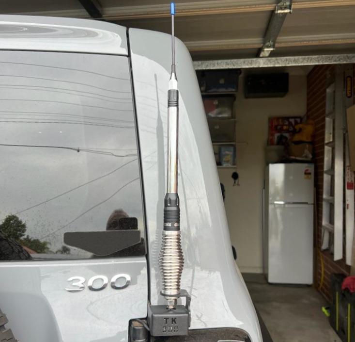 TANK 300 2023 GME AE4018K1 UHF Antenna | Creative Installations