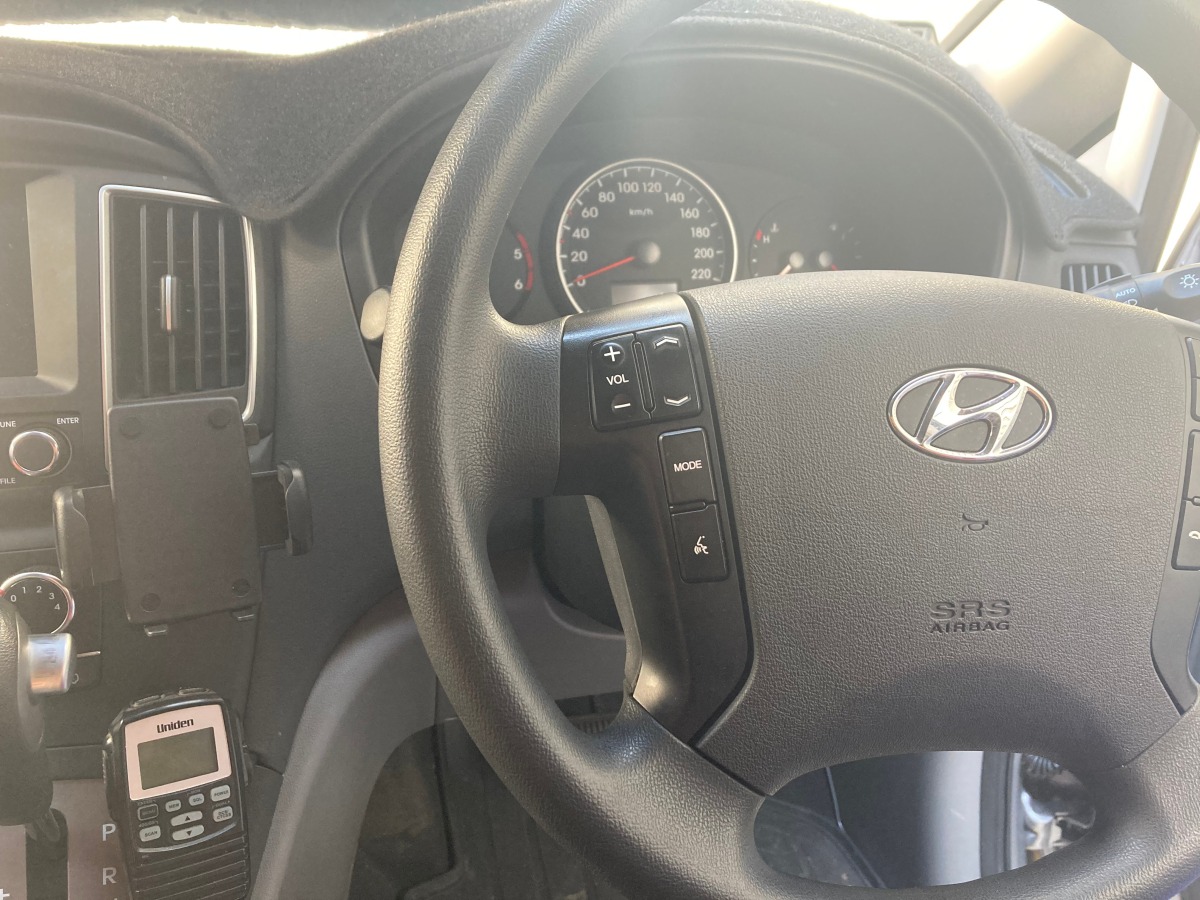 iLoad 2020 Universal Car Phone Holder | Creative Installations