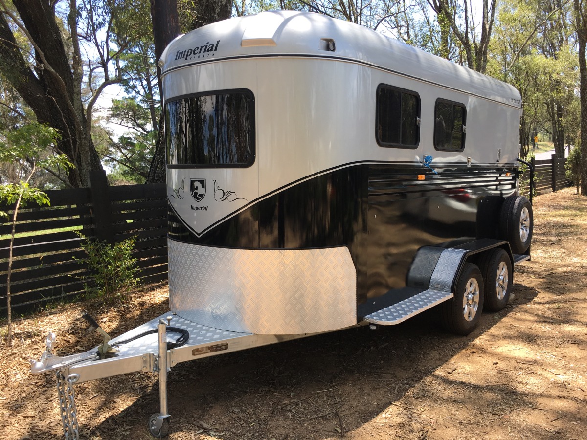 Imperial Horse Float Reverse Camera - 2017 Grand Cherokee | Creative ...