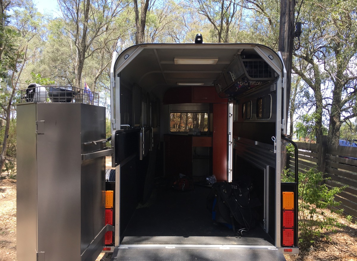 Imperial Horse Float Reverse Camera - 2017 Grand Cherokee | Creative ...