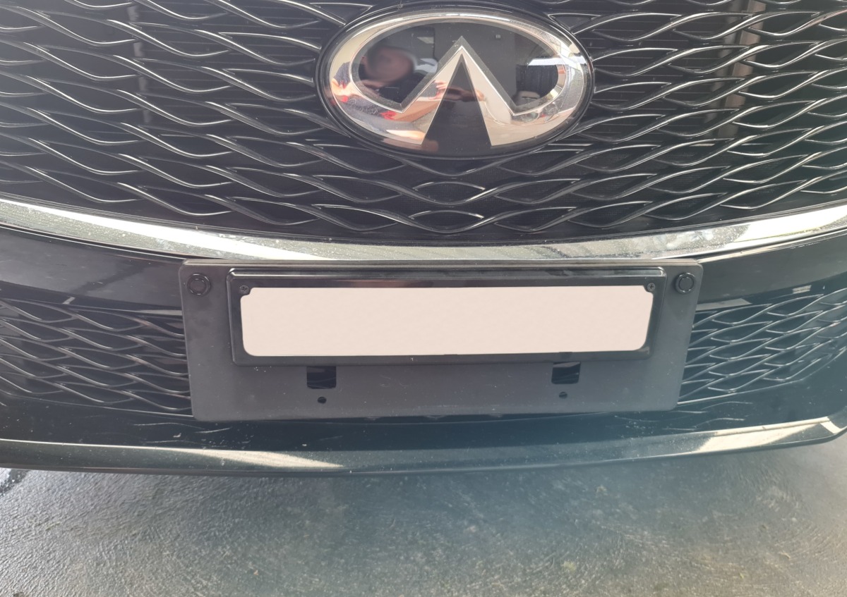Q30S 2017 Front Parking Sensors | Creative Installations