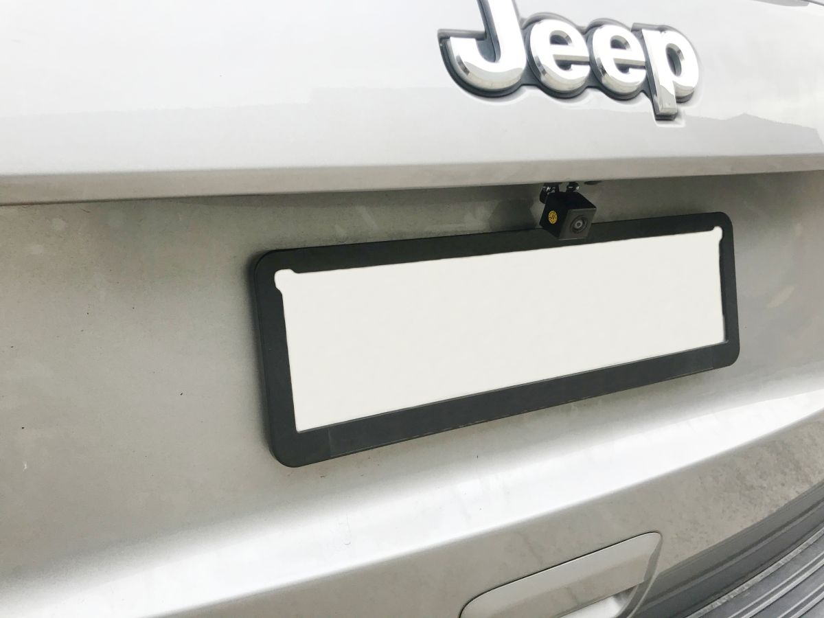 Grand Cherokee 2016 Integrated Reverse Camera | Creative Installations