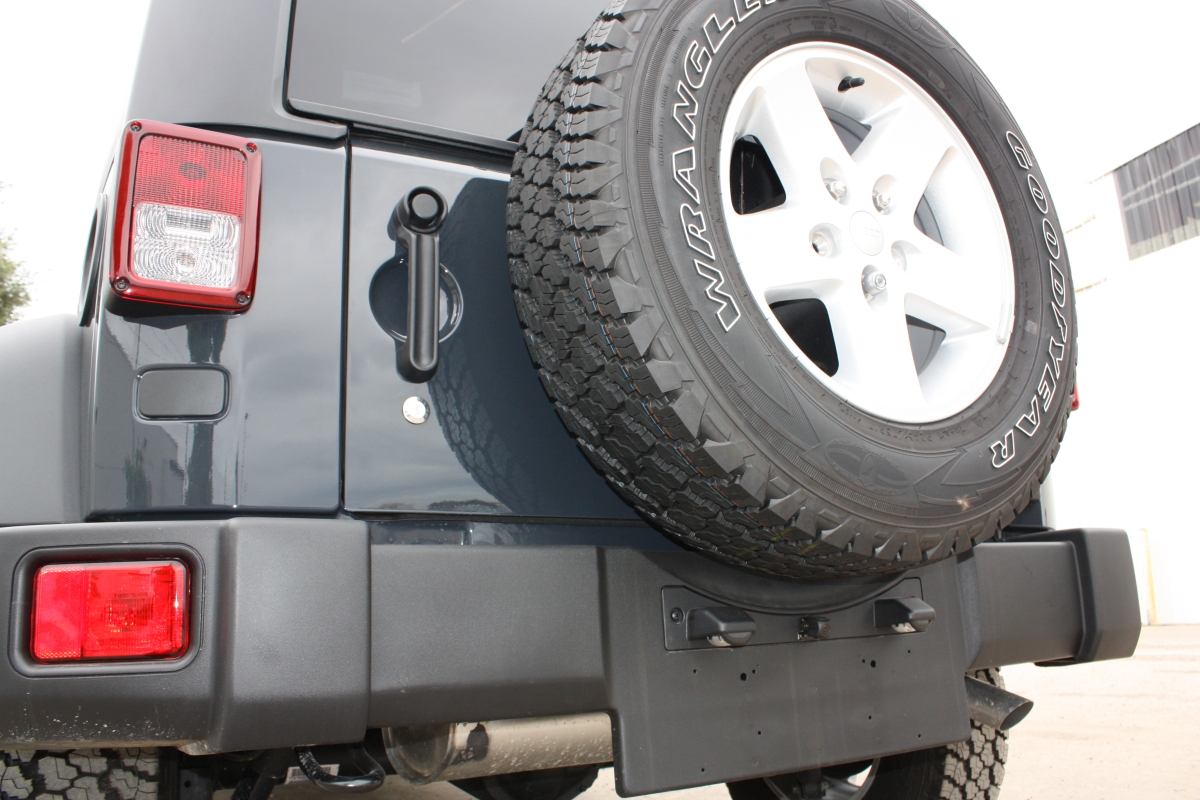 Wrangler 2016 Kenwood CMOS-130 Reverse Camera | Creative Installations