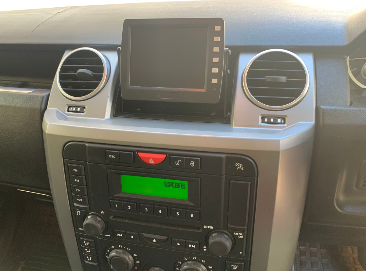 Discovery 3 2007 Dash Mounted Reverse Camera Screen | Creative ...