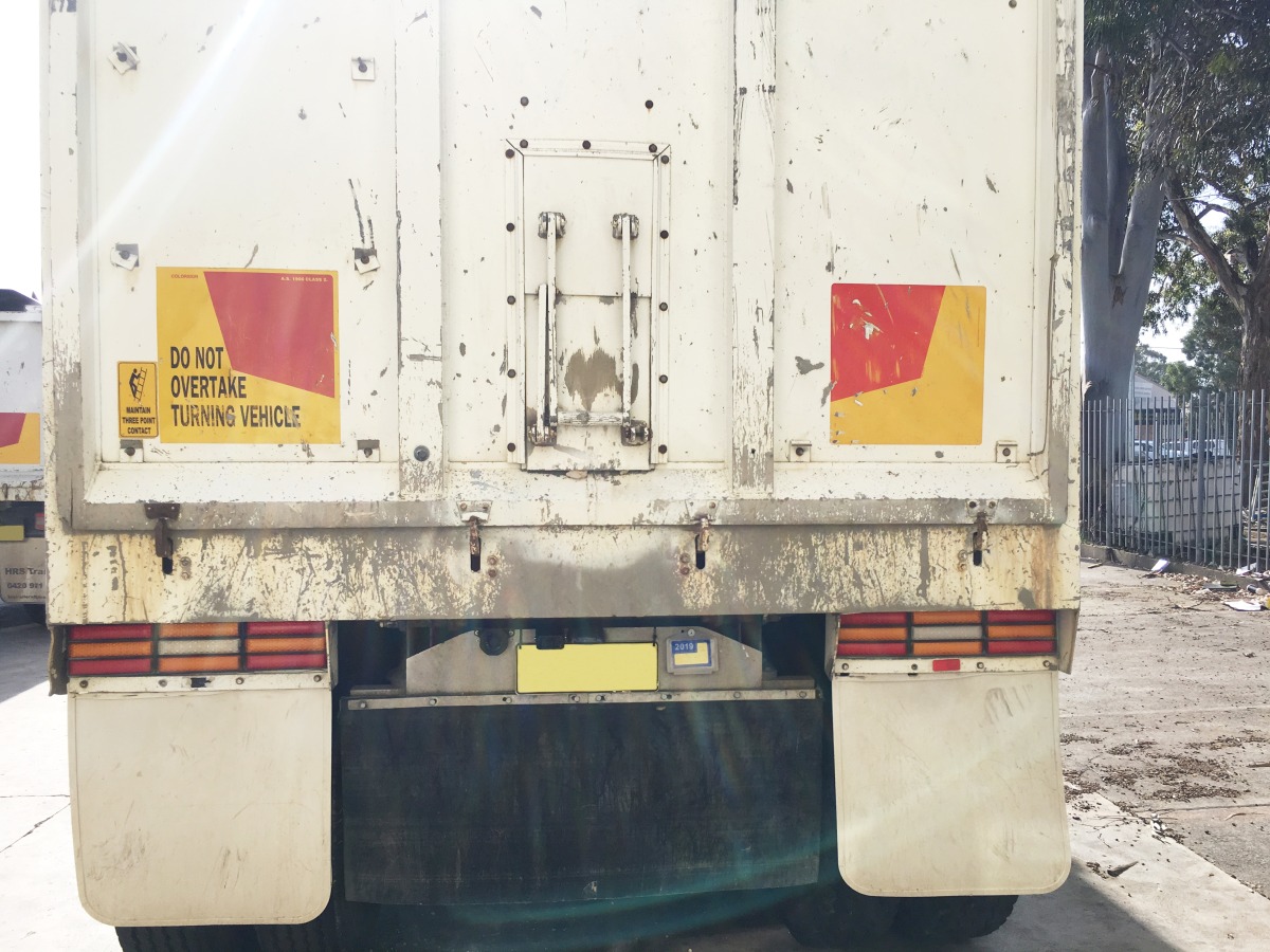 Super-Liner 2009 Reverse Camera on Borcat Trailer | Creative Installations