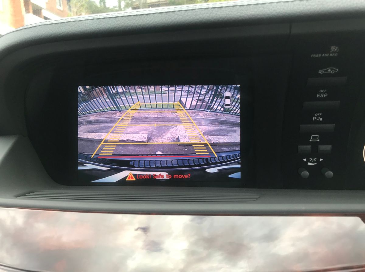 S350 2008 Integrated Reverse Camera | Creative Installations