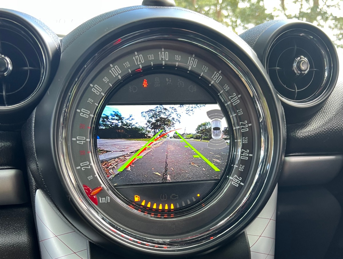 Countryman 2016 Integrated Reverse Camera | Creative Installations