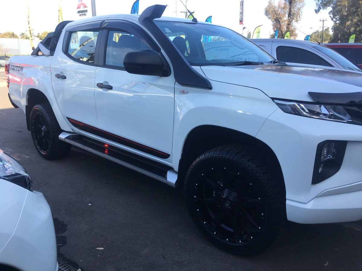 Triton 2019 LED Side Step Lighting | Creative Installations