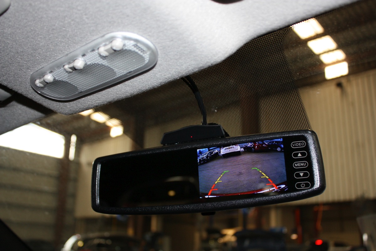 Juke 2015 Clip-On Reverse Mirror Camera | Creative Installations