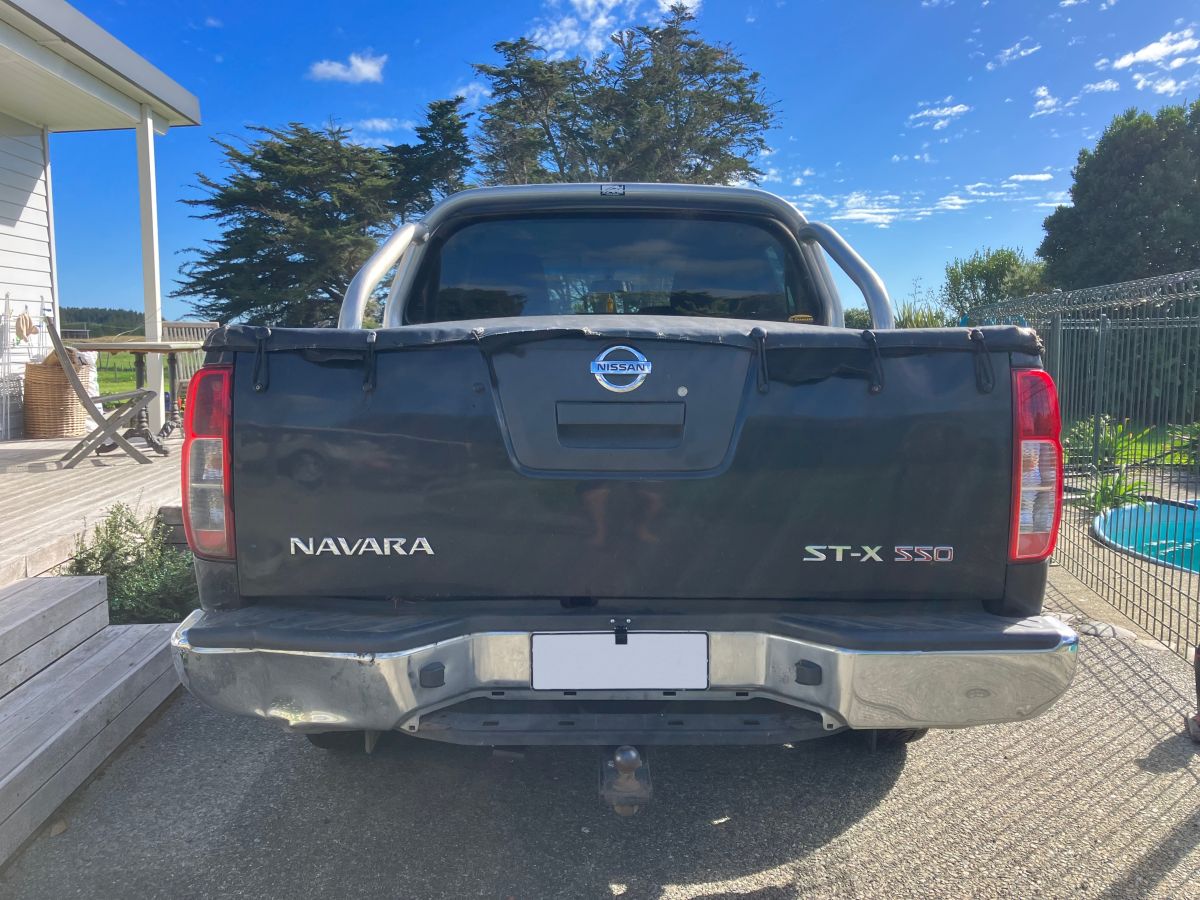 Navara 2012 Reverse Camera w/ moving guidelines | Creative Installations