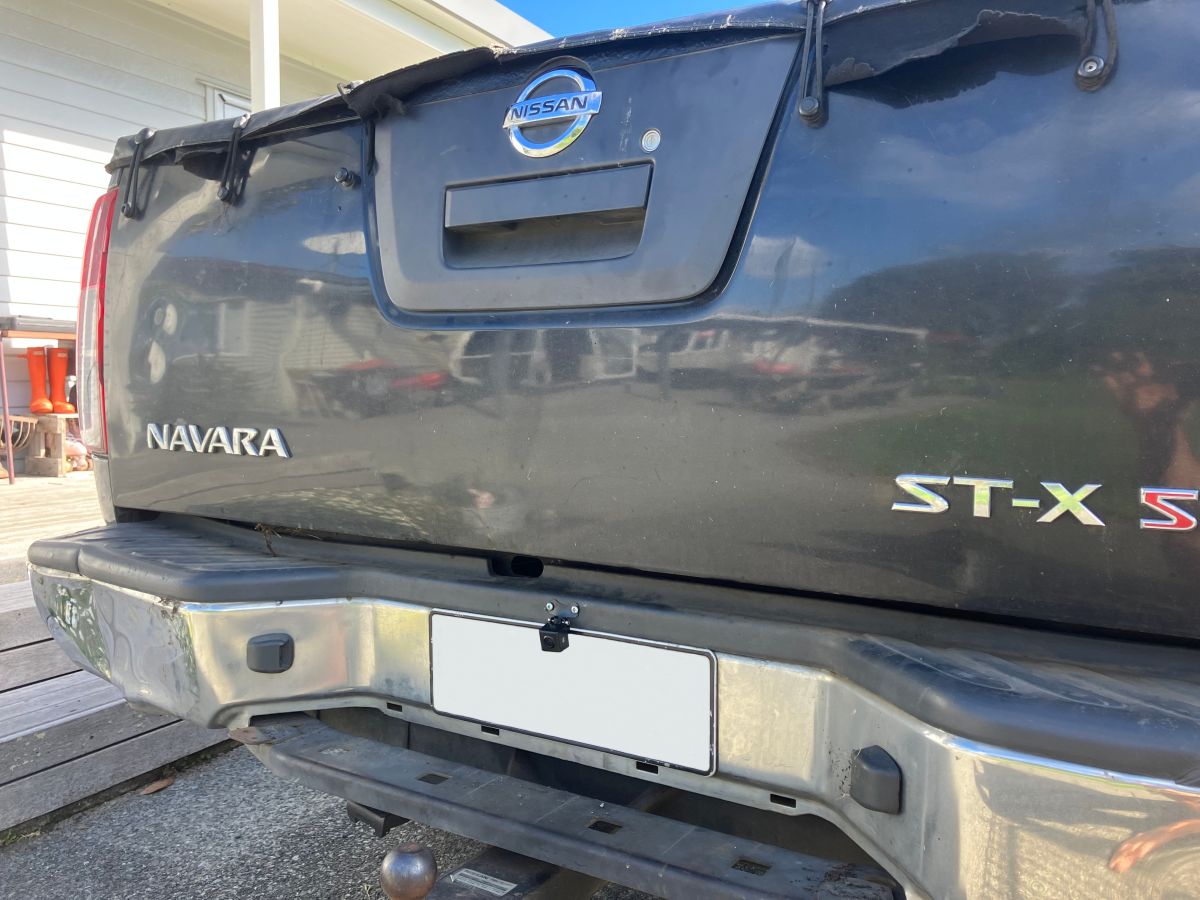 Navara 2012 Reverse Camera w/ moving guidelines | Creative Installations