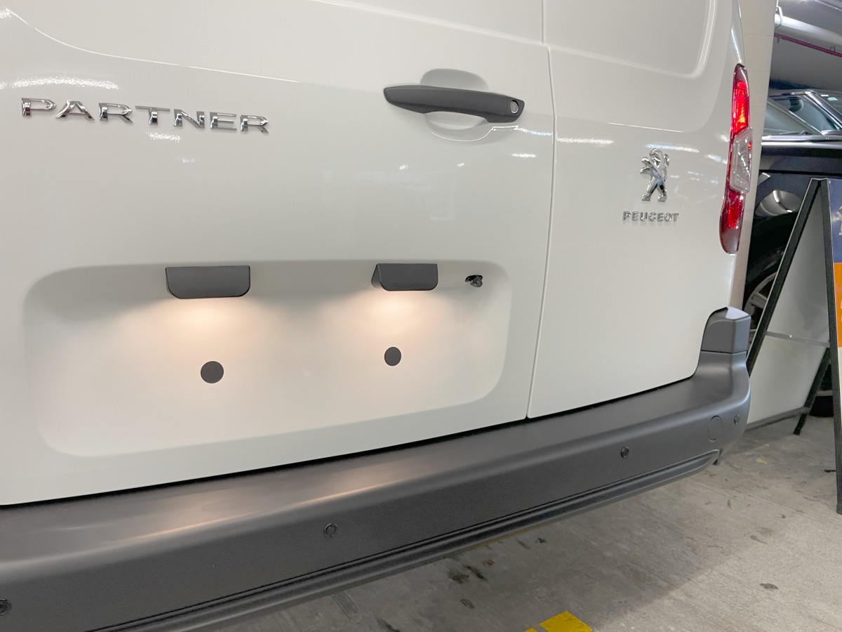 Partner 2022 Reverse Mirror Camera | Creative Installations