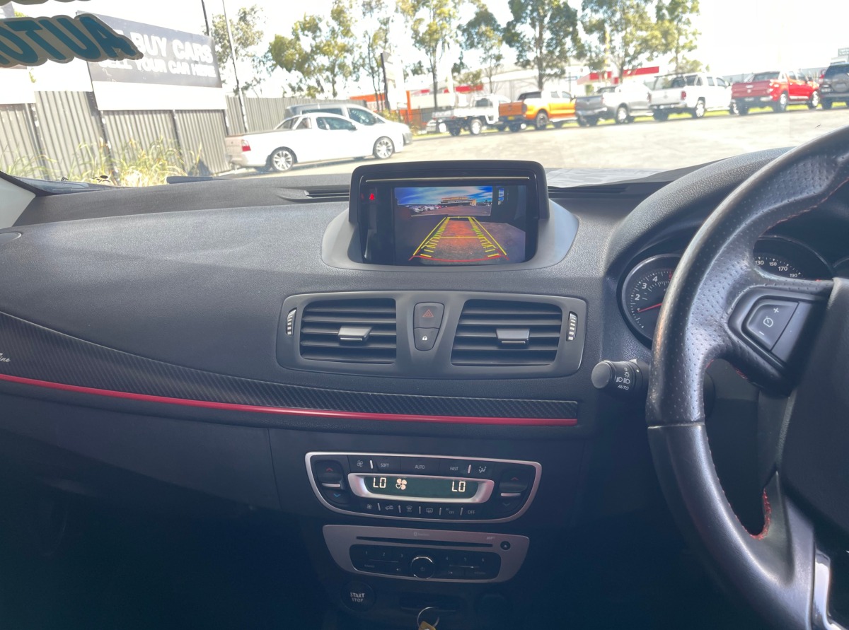 Megane 2015 Integrated Reverse Camera | Creative Installations