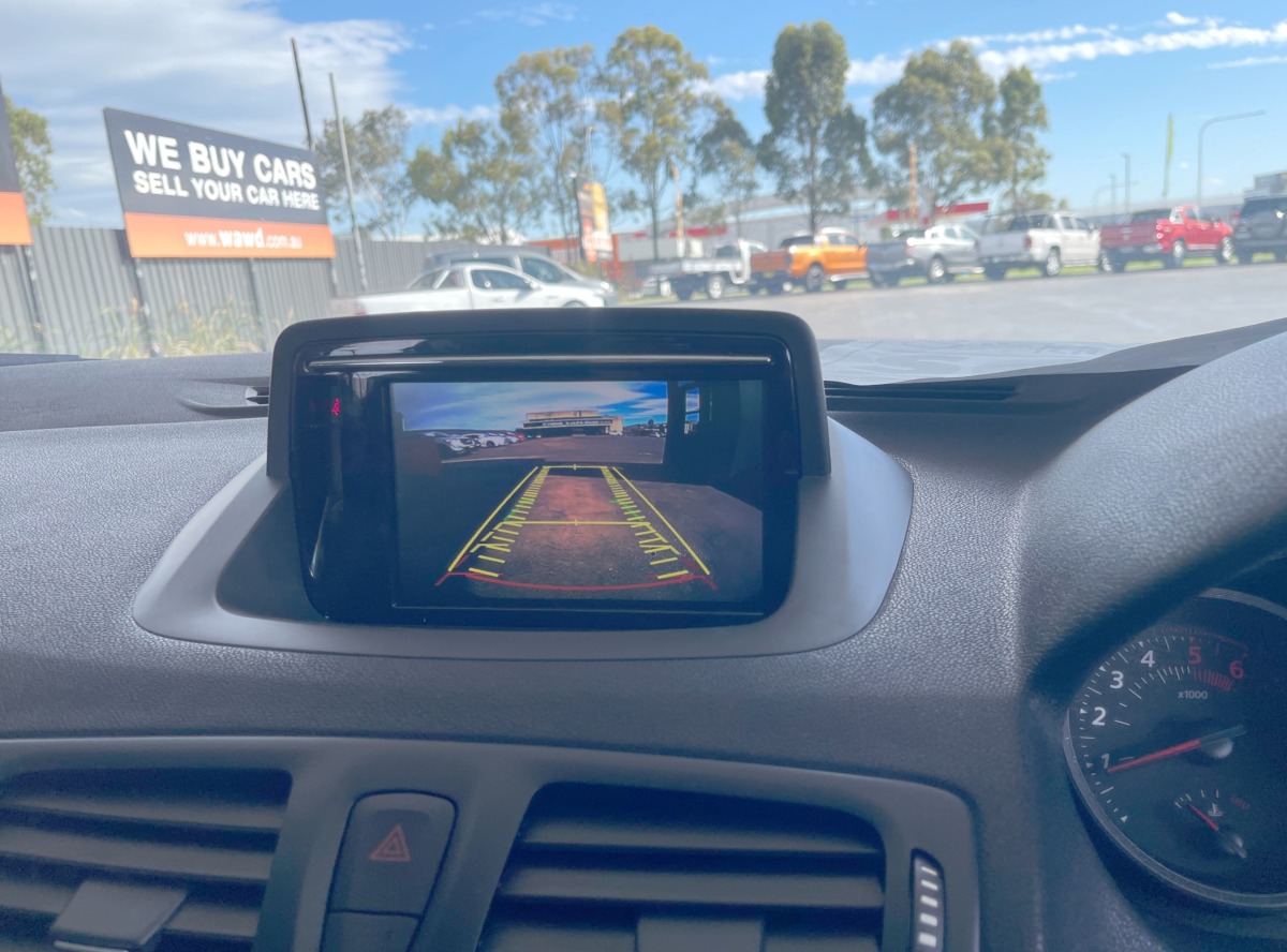 Megane 2015 Integrated Reverse Camera | Creative Installations