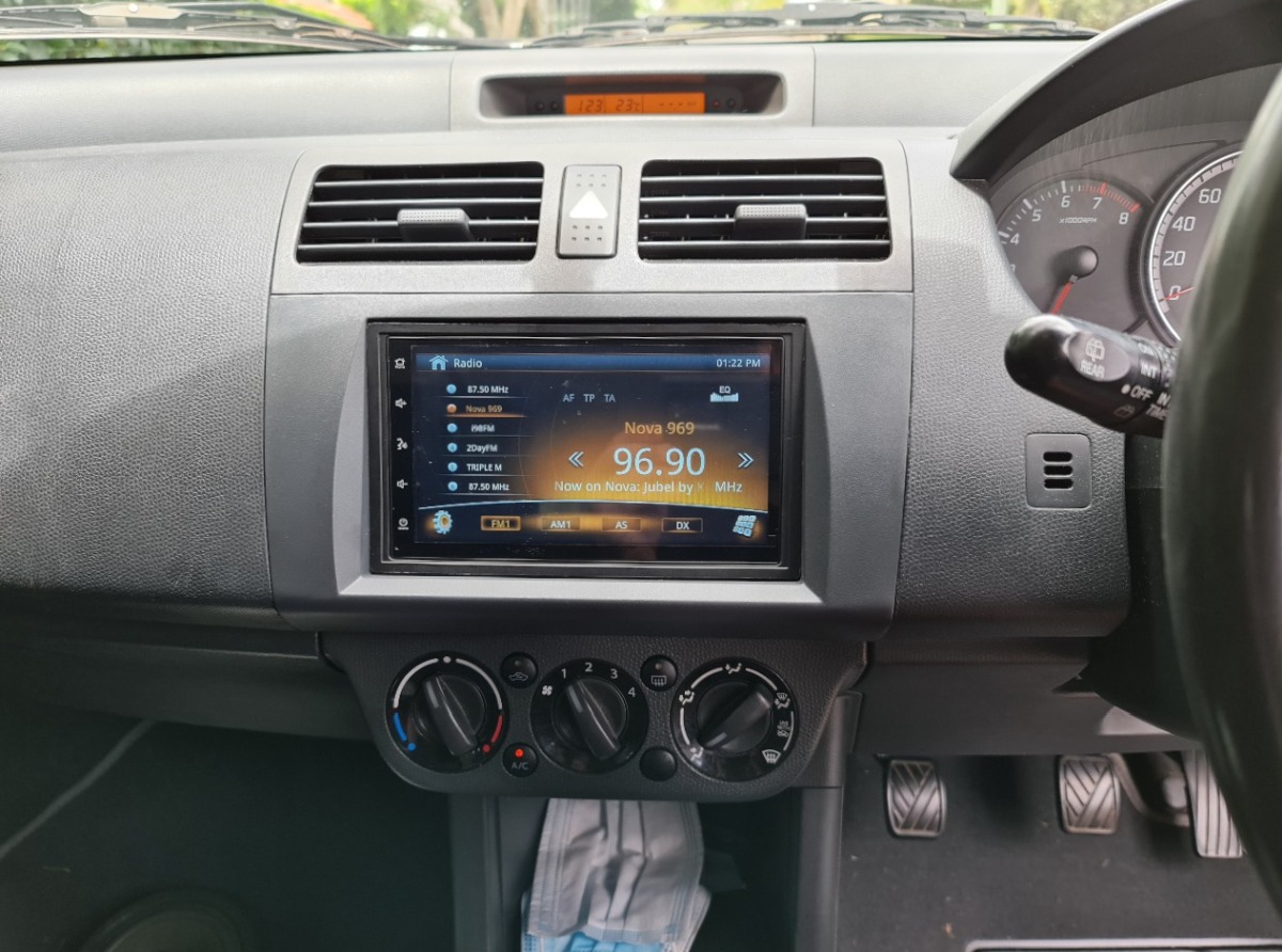 Swift 2010 Mongoose Q7CA Head Unit | Creative Installations