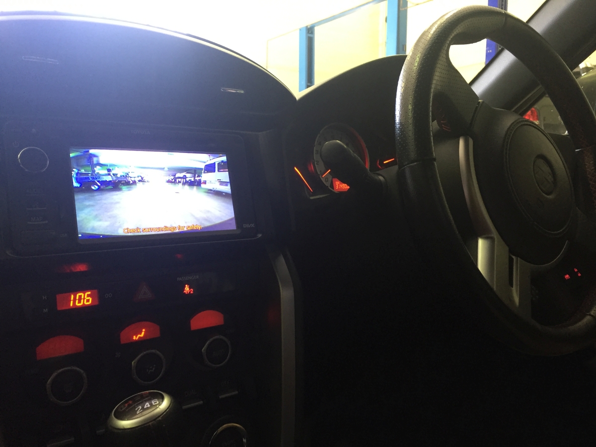 86 2014 Integrated Reverse Camera | Creative Installations