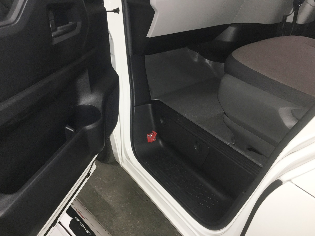 HiAce 2019 Lockable Battery Isolator | Creative Installations