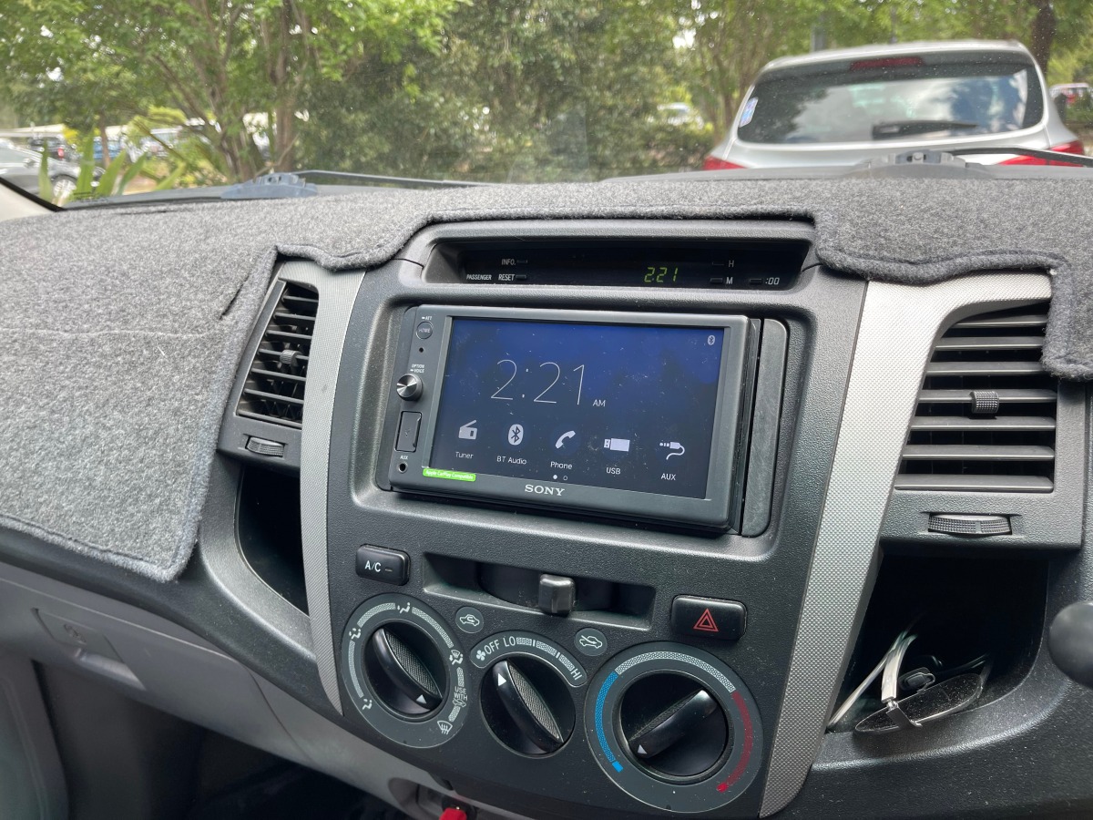 HiLux 2005 Sony XAV-AX1000 Head Unit | Creative Installations