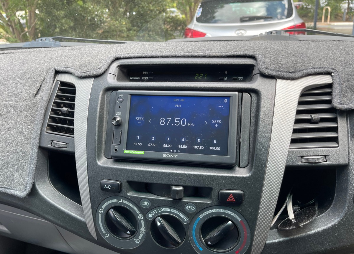 HiLux 2005 Sony XAV-AX1000 Head Unit | Creative Installations