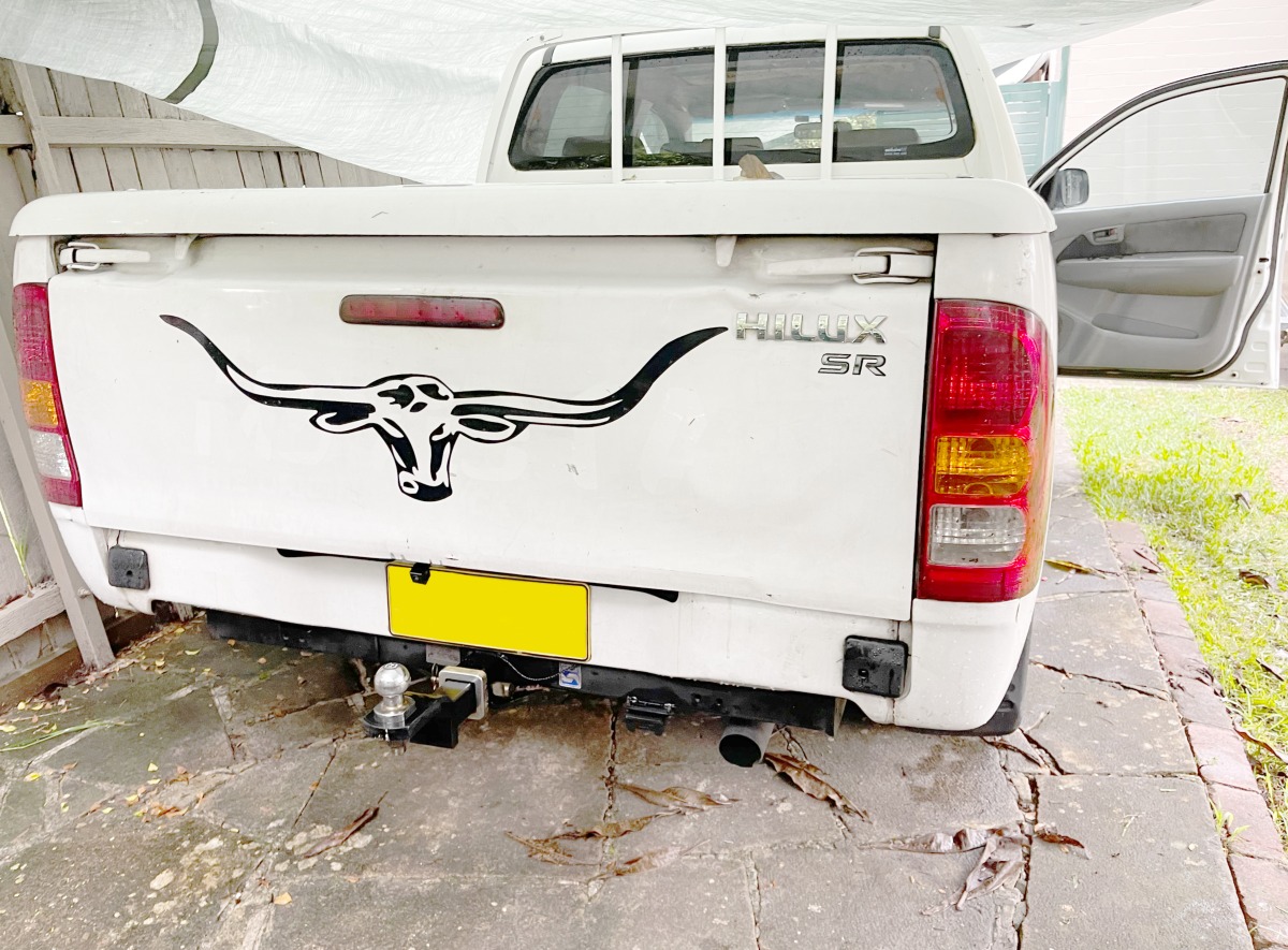 HiLux 2009 Reverse Camera | Creative Installations