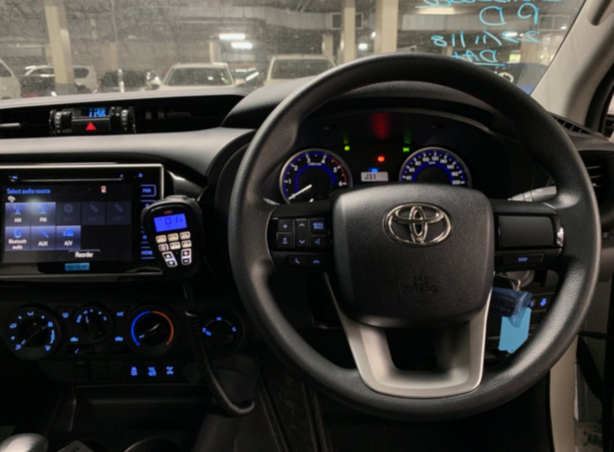 HiLux 2018 GME TX3550S UHF Radio | Creative Installations