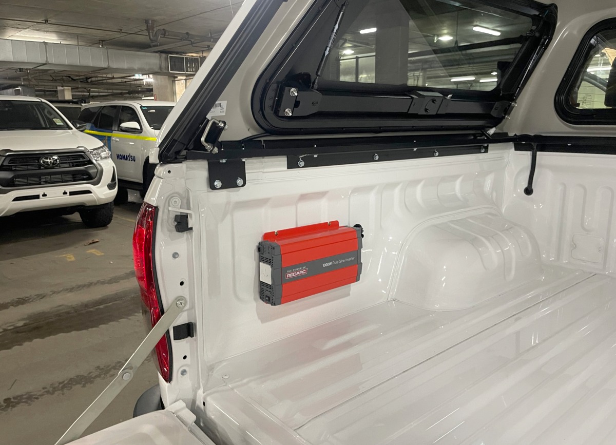 HiLux 2022 REDARC 1000W Pure Sine Wave Inverter | Creative Installations