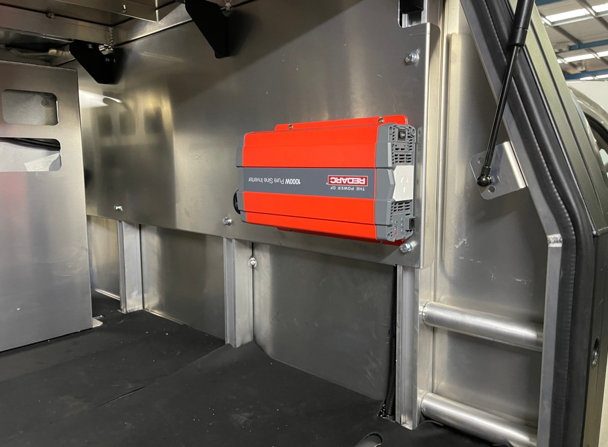 HiLux 2022 REDARC 1000W Pure Sine Wave Inverter | Creative Installations