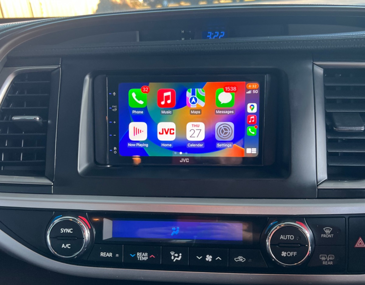 Kluger 2016 JVC KW-M560BT Head Unit | Creative Installations