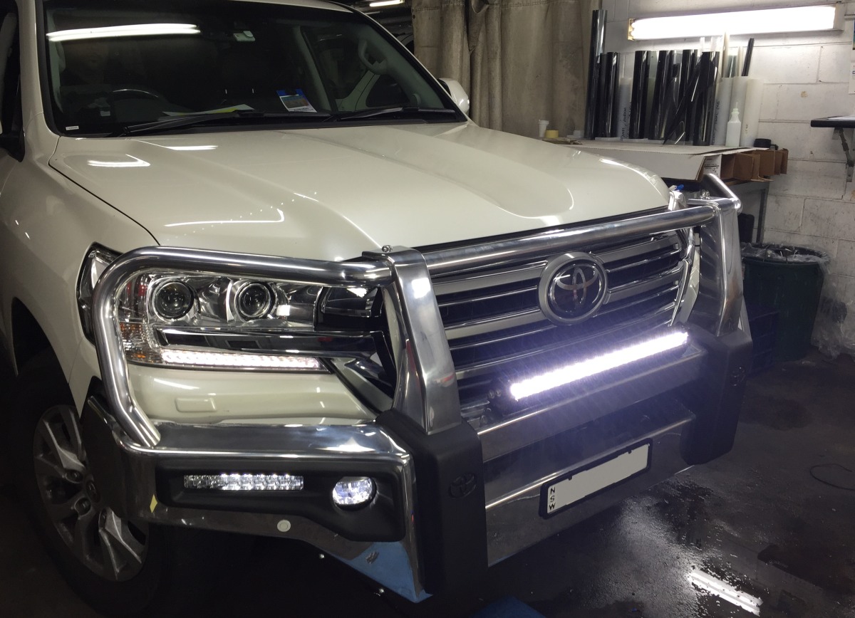 LandCruiser 2016 DB Link 32" Single Row LED Light Bar | Creative ...