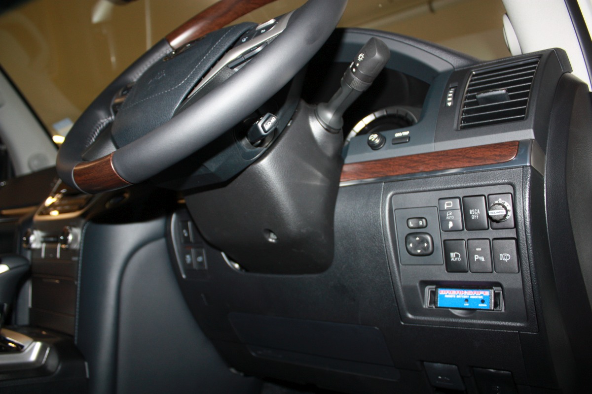 LandCruiser 200 Sahara 2018 Breaksafe RM6000 Remote Battery Monitor ...