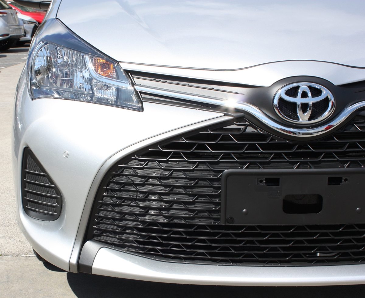 Yaris 2015 front parking sensors | Creative Installations