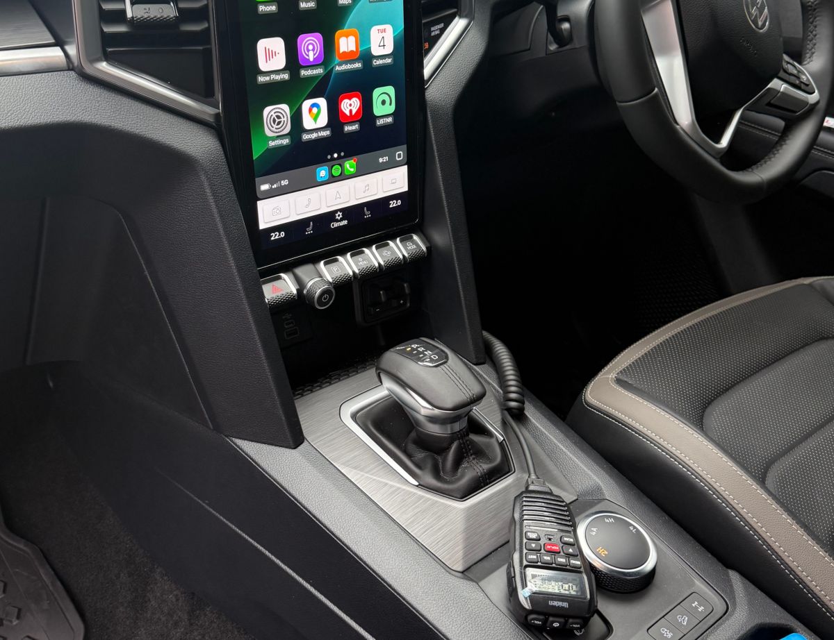 Amarok 2025 Uniden UH6160 UHF Radio | Creative Installations